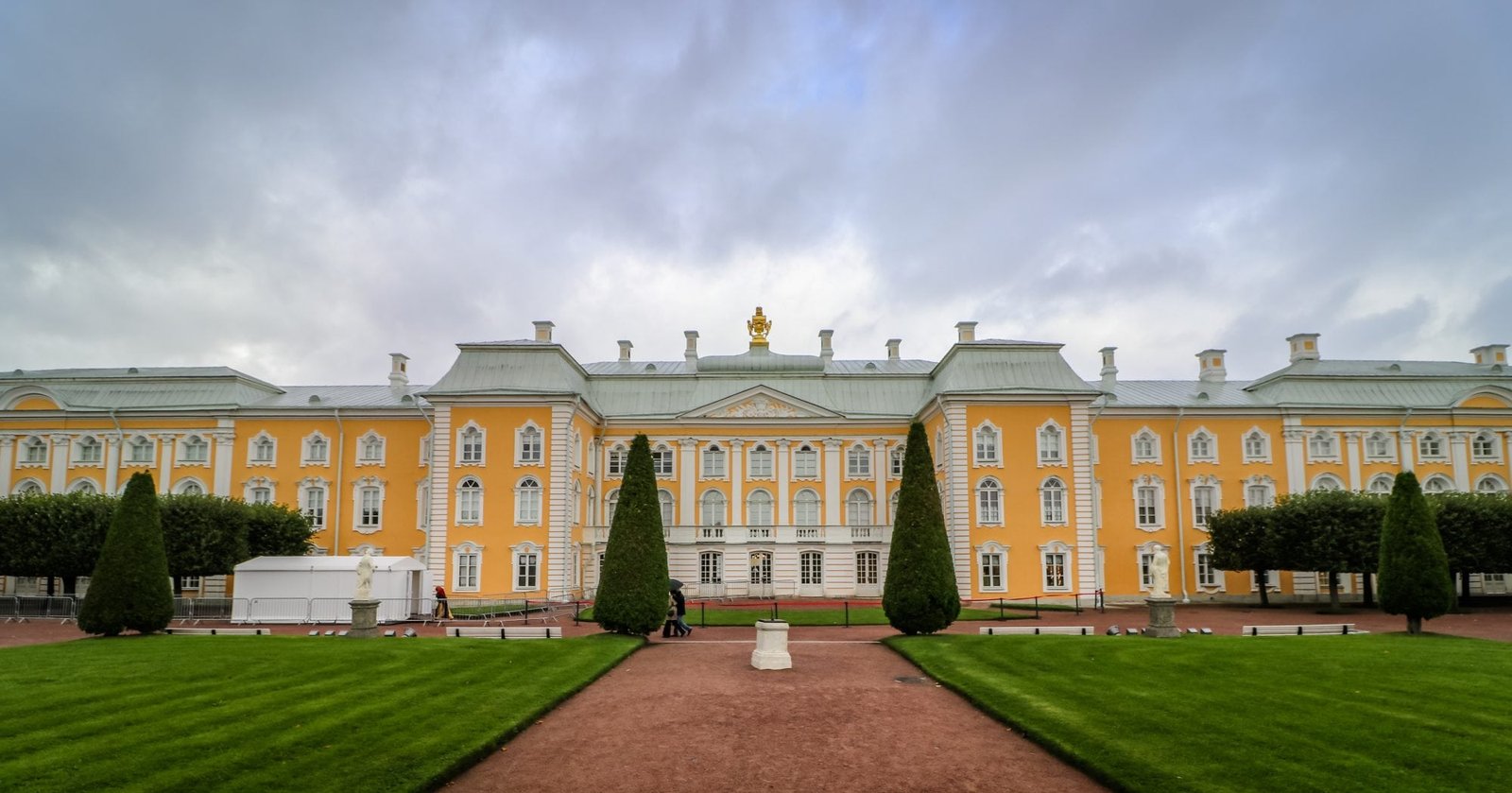 Peterhof Palace - ATW Trip Day #76 - Happy Hoppe